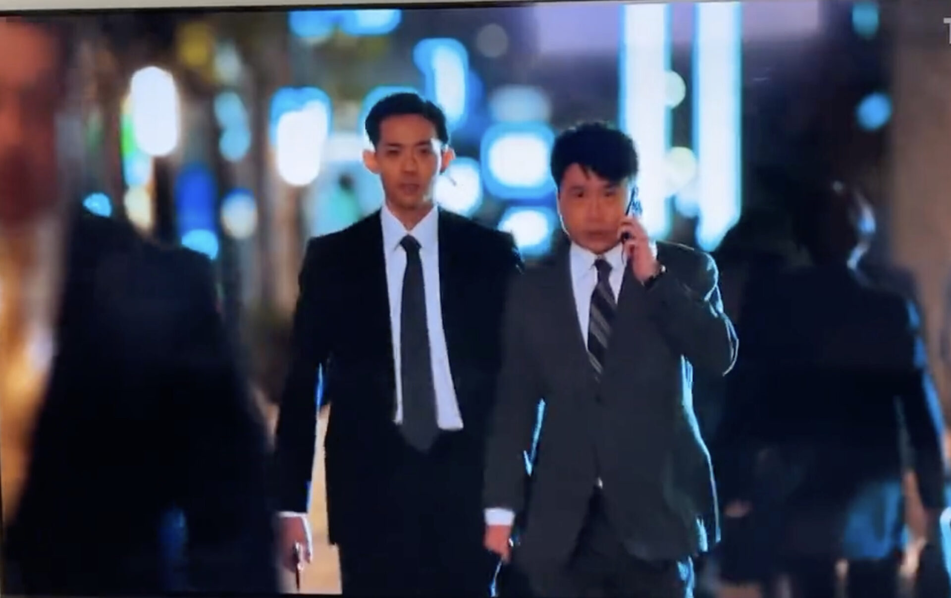 【VIVANT考察】公安の鈴木は別班で裏切り者？怪しい疑惑を徹底調査｜Laddssi